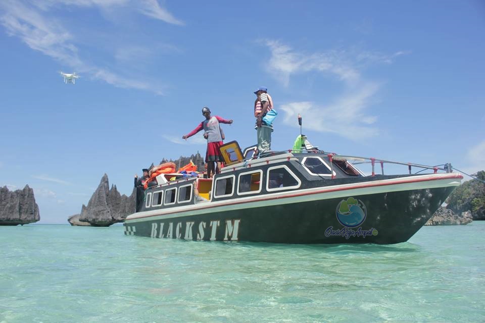 Sewa Kapal Raja Ampat dari Sorong VIP Boat October 2025